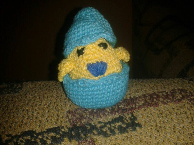 Version Amigurumi pollito con cascaron